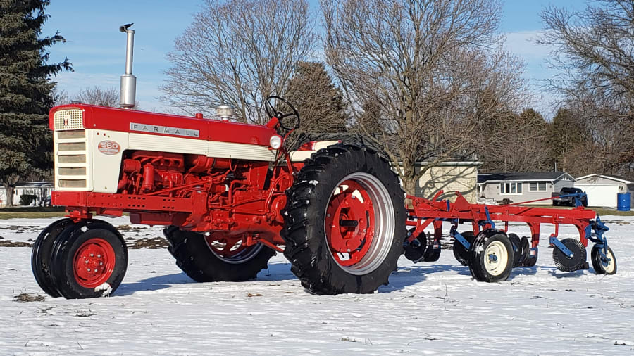 1963 International 560 at Gone Farmin' Spring Classic 2022 as F64 ...