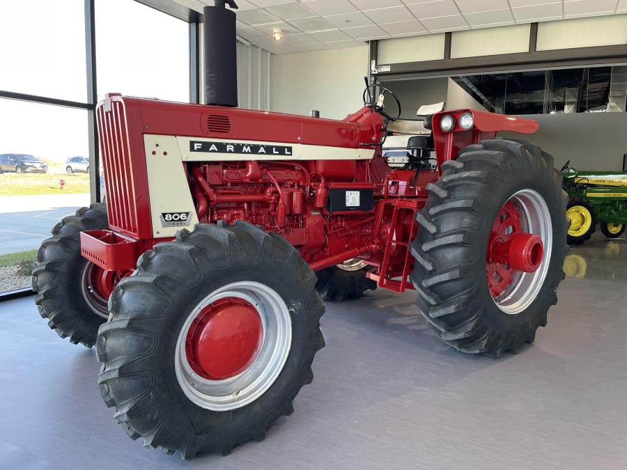 1964 Farmall 806 Fwa for Sale at Auction - Mecum Auctions