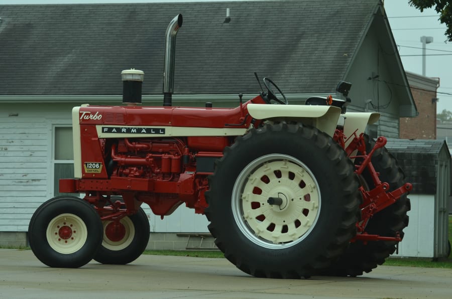 1967 Farmall 1206 Diesel at Gone Farmin' Iowa 2013 as S53 - Mecum Auctions