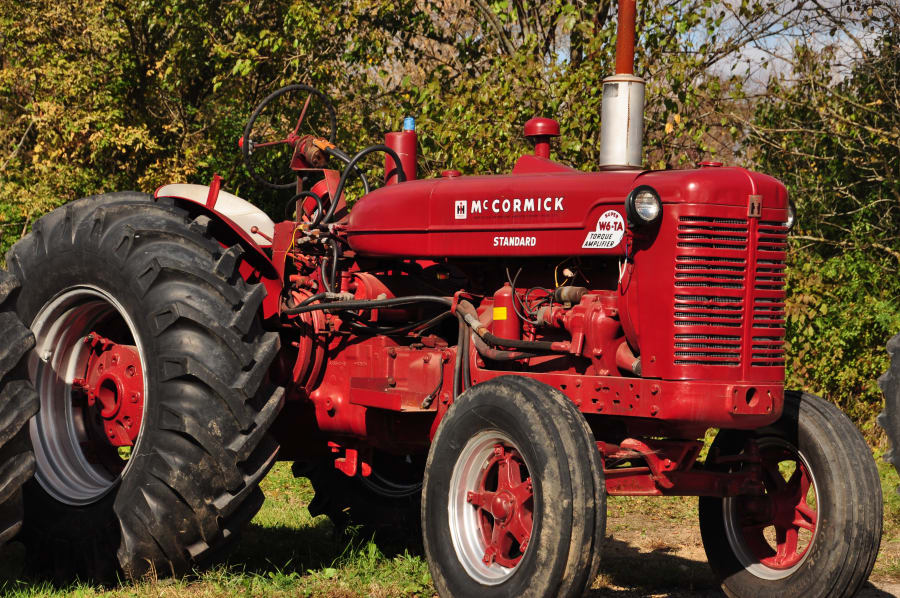 1954 Farmall W6-TA at Gone Farmin' Iowa 2013 as S128 - Mecum Auctions