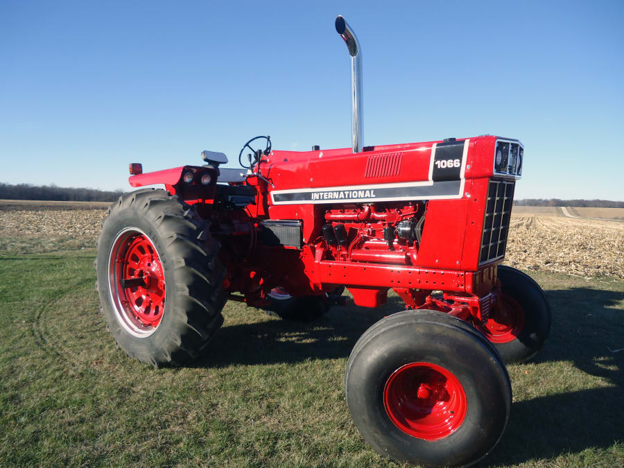 1976 Farmall 1066 for sale at Gone Farmin' Tractor Spring Classic 2014 ...
