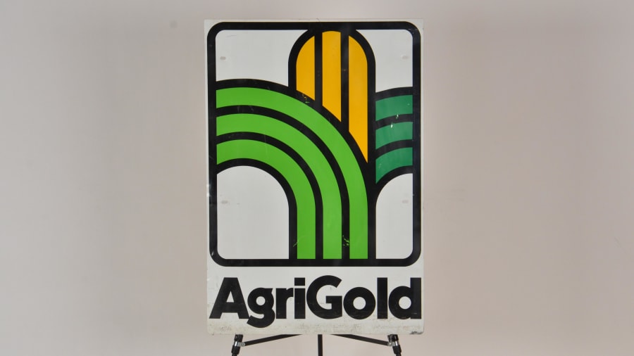 Agrigold SST 24x35 at Gone Farmin' Walworth 2014 as M184 - Mecum Auctions