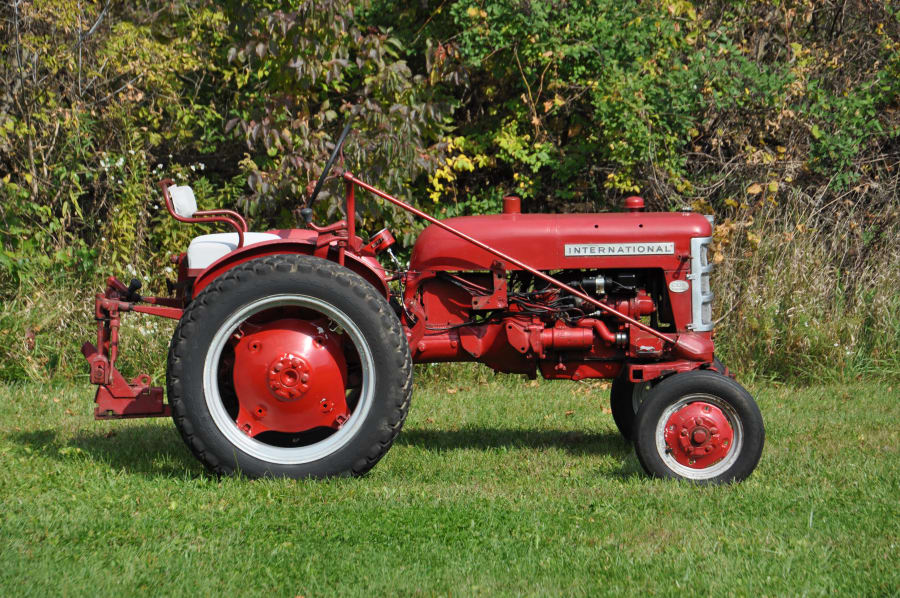 1947 Farmall Cub Lo Boy at Gone Farmin' Iowa 2014 as F4 - Mecum Auctions