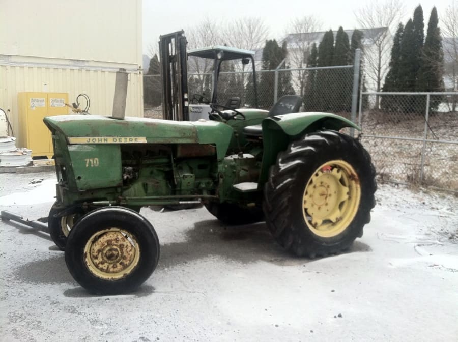 John Deere 710 at Gone Farmin' Spring Classic 2015 as F95 - Mecum Auctions