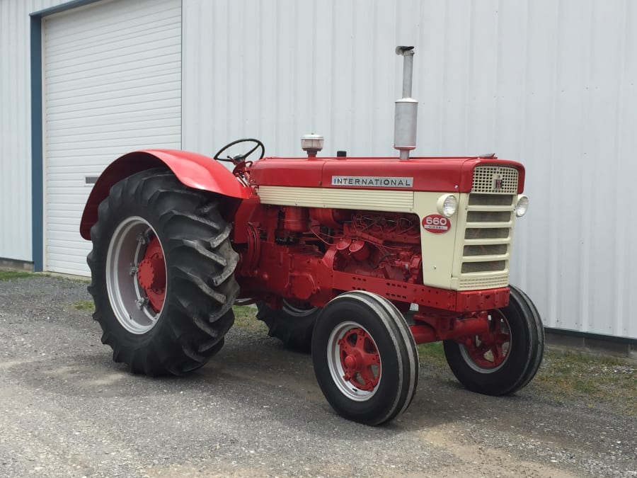 1961 International 660 Wheatland at Gone Farmin' Harrisburg 2015 as G27 ...