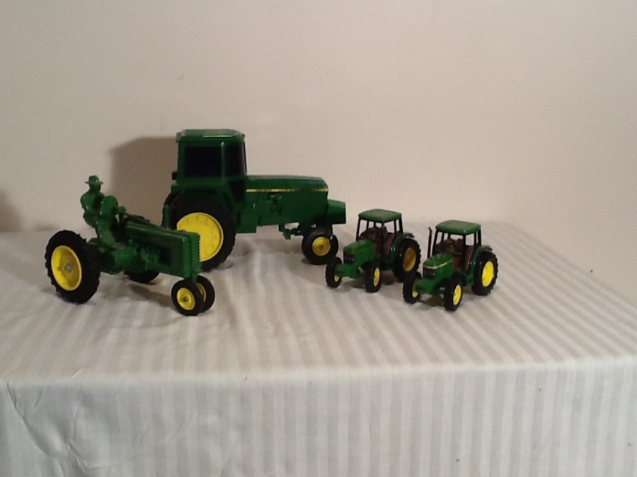 4 John Deere Tractors at Gone Farmin' Iowa Premier 2015 as T186 - Mecum ...