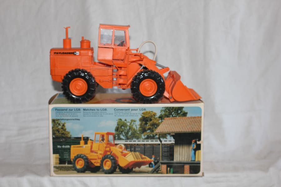 Preiser Pay Loader IHC H-65C Type Nib for Sale at Auction - Mecum Auctions