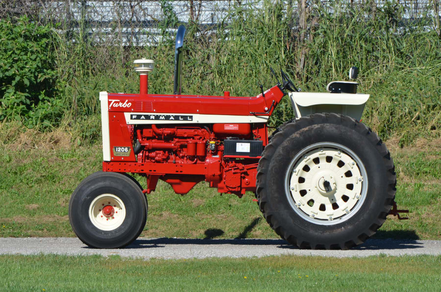 1966 Farmall 1206 for sale at Davenport 2016 as S32 - Mecum Auctions