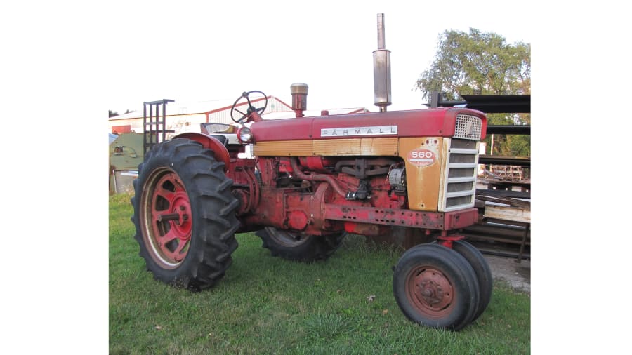 International 560 at Gone Farmin' Iowa Premier 2017 as F18 - Mecum Auctions
