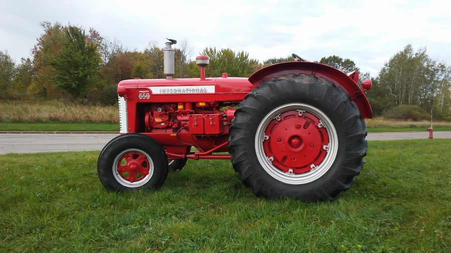 International Harvester 650 Wheatland Diesel at Gone Farmin' Iowa ...