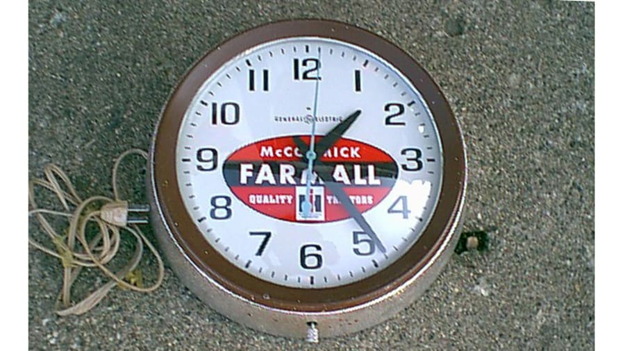 Farmall Clock at Gone Farmin' Iowa Premier 2017 as X109 - Mecum Auctions