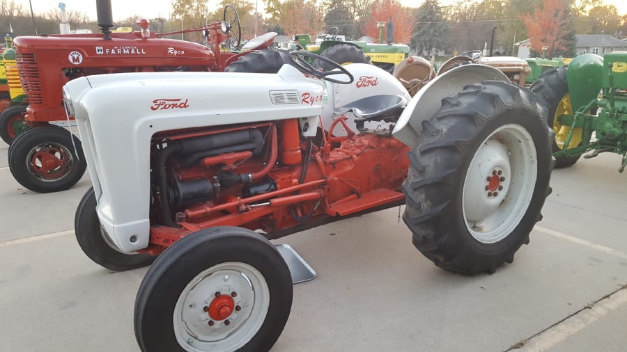 Ford 860 at Gone Farmin' Iowa Premier 2017 as S160 - Mecum Auctions