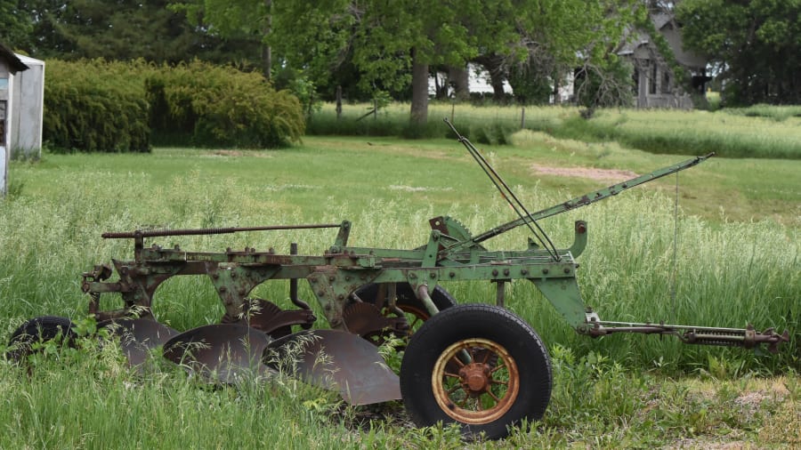 John Deere Three-Bottom Plow at Gone Farmin' Iowa Premier 2018 as F39.1 ...