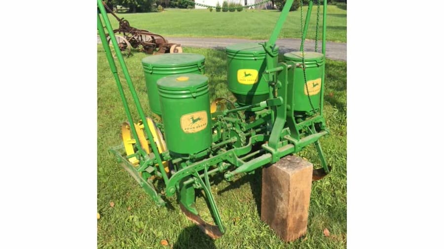 John Deere Planter at Gone Farmin' Iowa Premier 2018 as T255 - Mecum ...