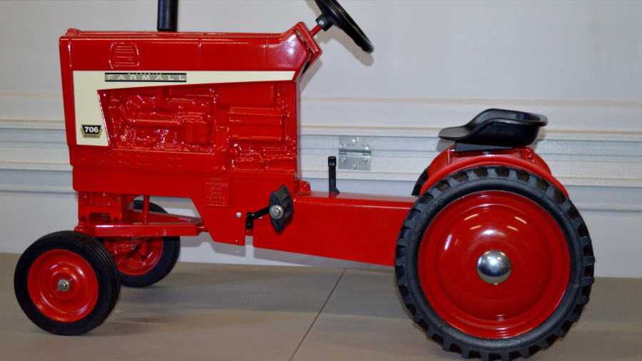 Farmall 706 Diesel, Pedal Tractor at Gone Farmin' Iowa Premier 2018 as ...
