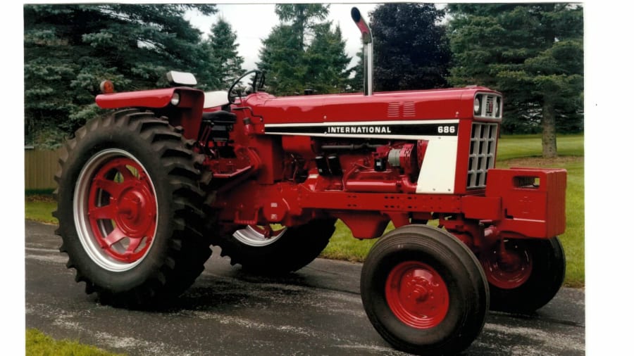 1978 International 686 at Gone Farmin' Fall Premier 2019 as F32 - Mecum ...