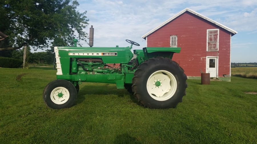 1963 Oliver 1600 at Gone Farmin' Fall Premier 2019 asS109 - Mecum Auctions