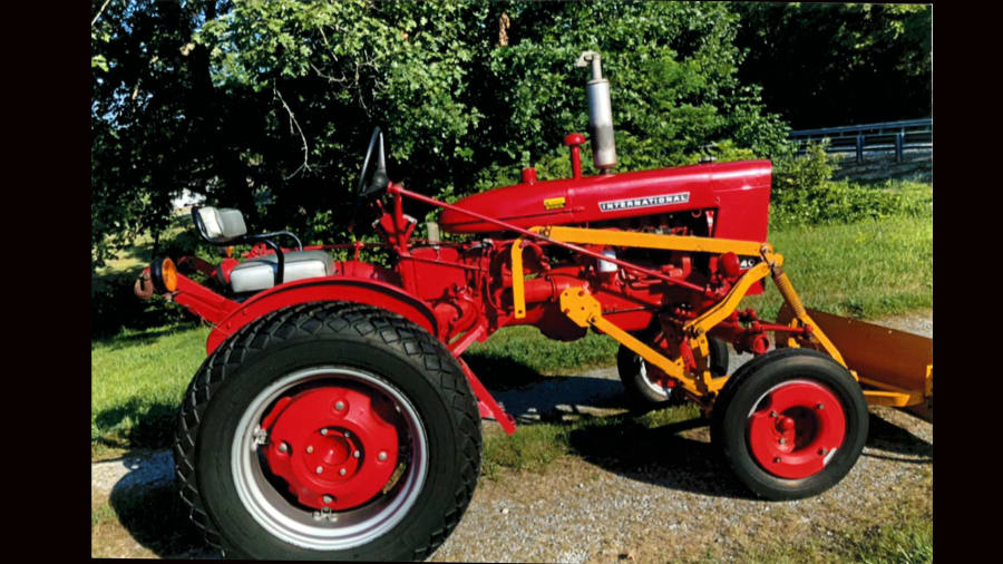 1977 International Farmall 140 at Gone Farmin' Fall Premier 2019 as ...