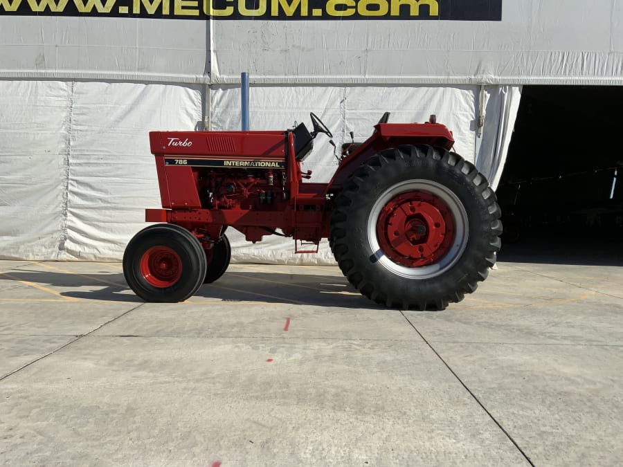 1981 International 786 for sale at Gone Farmin' Fall Premier 2021 as ...