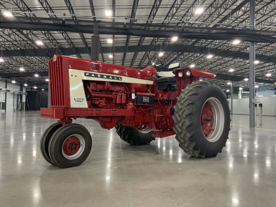1965 Farmall 806 for Sale at Auction - Mecum Auctions