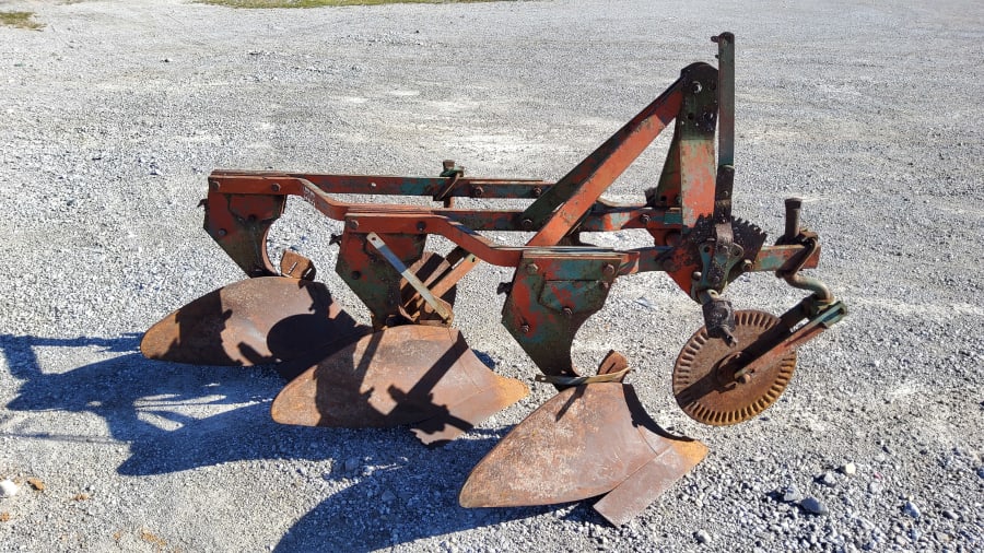 3-Bottom Plow at Gone Farmin' Fall Premier 2021 as Z372 - Mecum Auctions