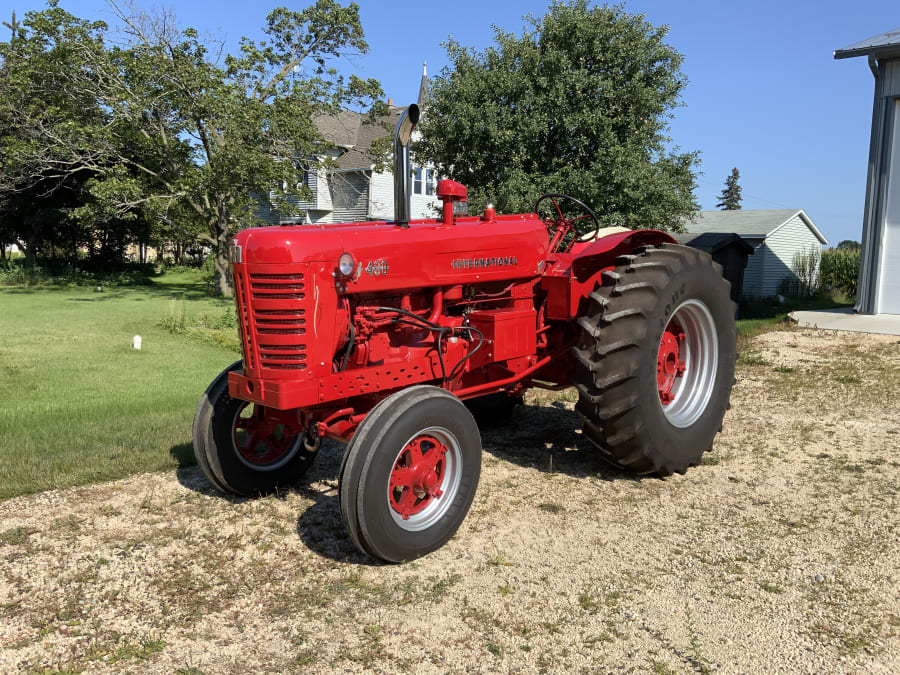 1956 International W400 at Gone Farmin' Fall Premier 2022 as F77 ...