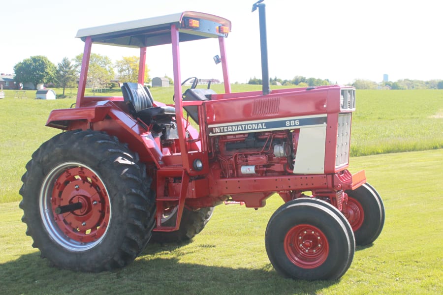 1979 International 886 at Gone Farmin' Harrisburg 2017 as S72 - Mecum ...