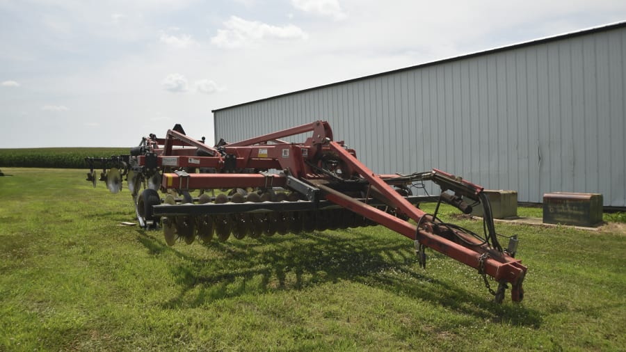 Krause Dominator 14 Foot 9 Shank Long Tillage Plow for Sale at Auction ...