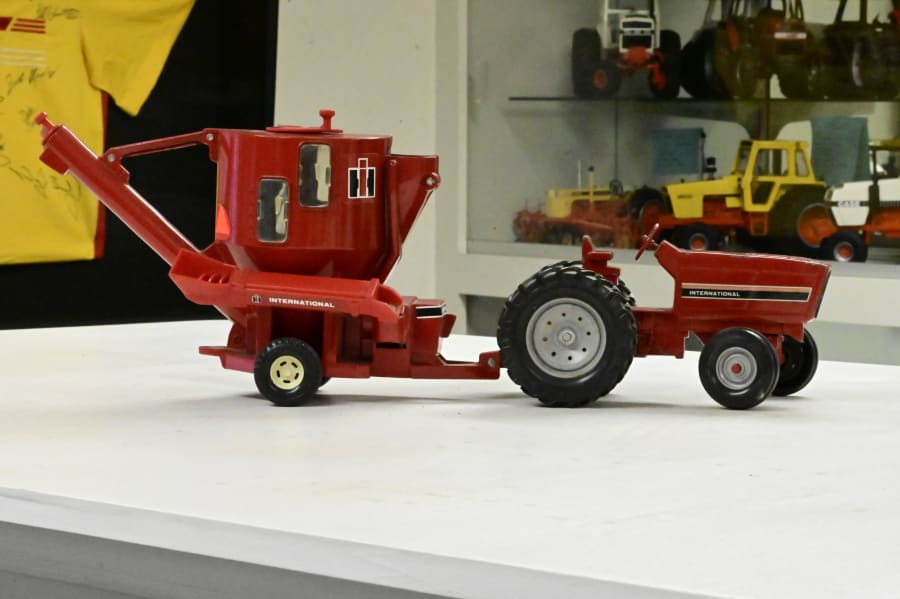 International Harvester Scale Model Tractor for Sale at Auction - Mecum ...