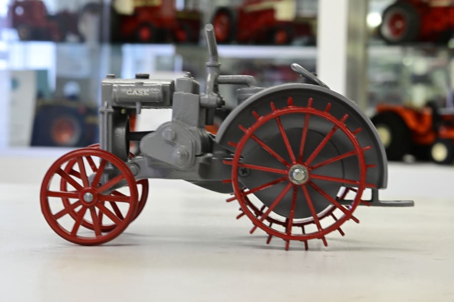 1:16 Scale Case Cross Mount Tractor at Schaaf Tractor & Truck Museum ...