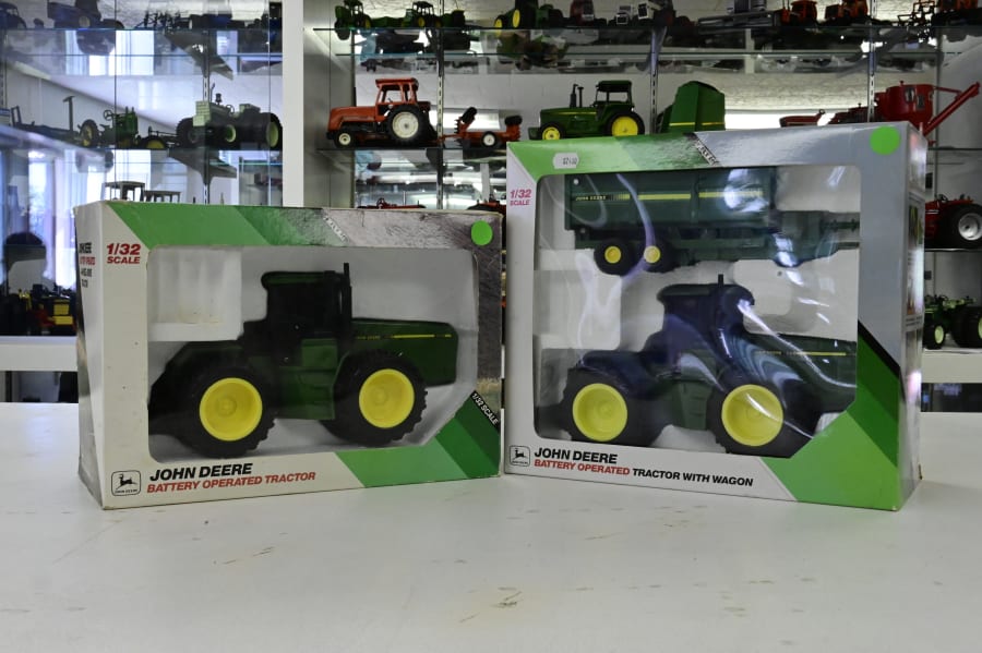 1:32 Scale John Deere Battery Operated Toy Tractors at Schaaf Tractor ...