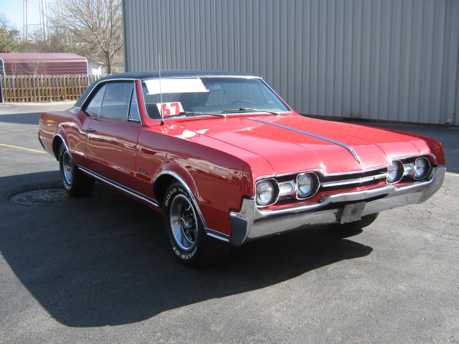1967 Oldsmobile Cutlass Supreme 2-Door at Kansas City Spring 2012 as ...