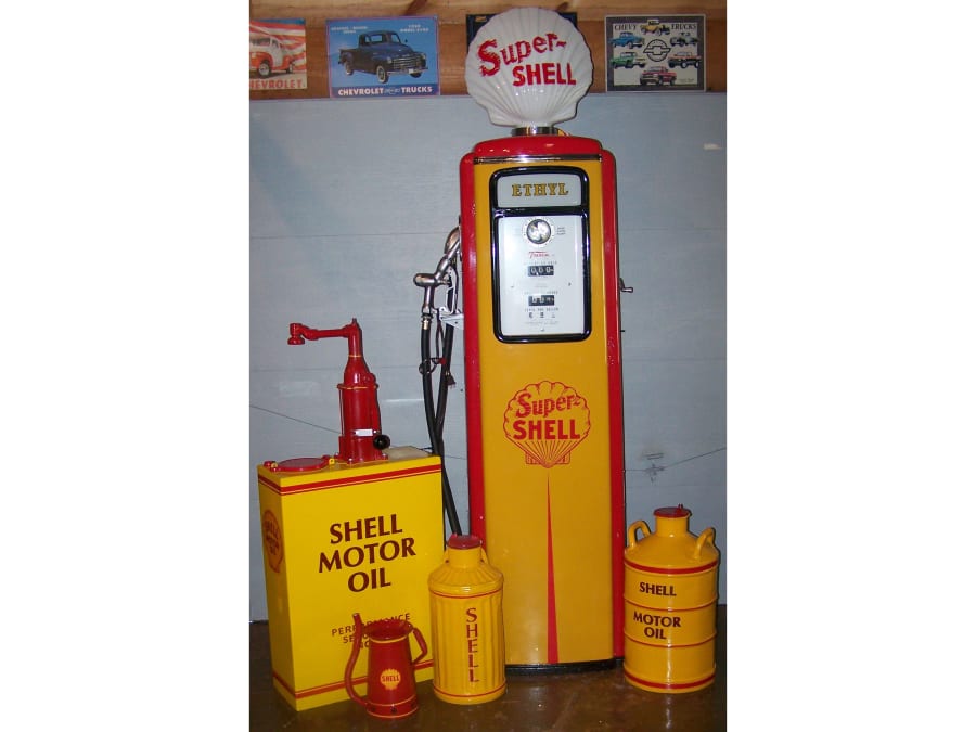 Super Shell Gas Pump With Lubester And Oil Cans at Kansas City 2013 as ...