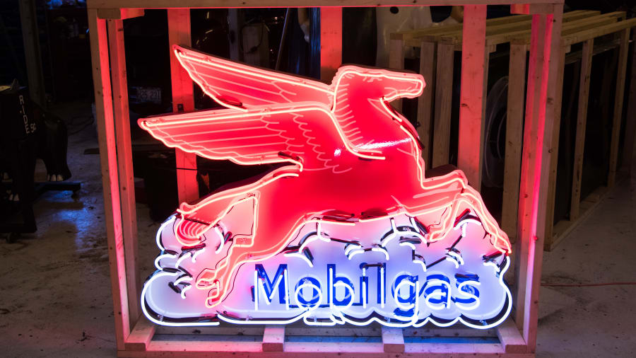 Mobilgas Pegasus Reproduction Neon Sign SSTN 63x47x8 at Kansas City ...