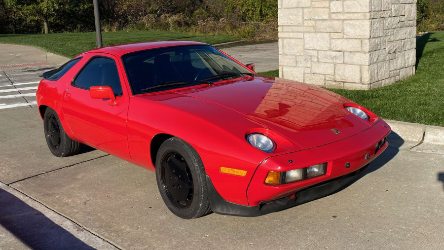 1985 Porsche 928 S at Kansas City 2021 as F24 - Mecum Auctions