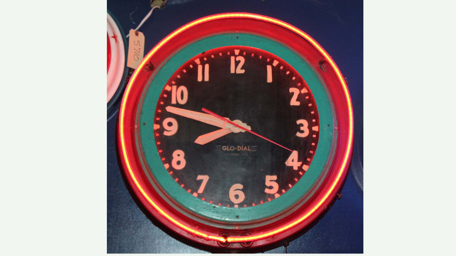 Red Round Neon Electric Clock at Los Angeles 2017 as K47 - Mecum Auctions