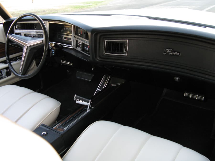 1972 Buick Riviera Interior