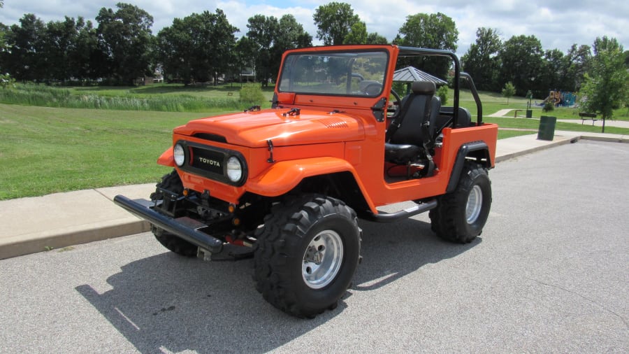 1977 Toyota FJ-40 Land Cruiser at Louisville 2016 as F100 - Mecum Auctions