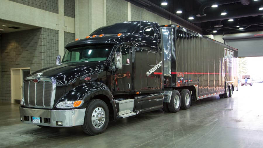 2006 Peterbilt 387 for Sale at Auction - Mecum Auctions