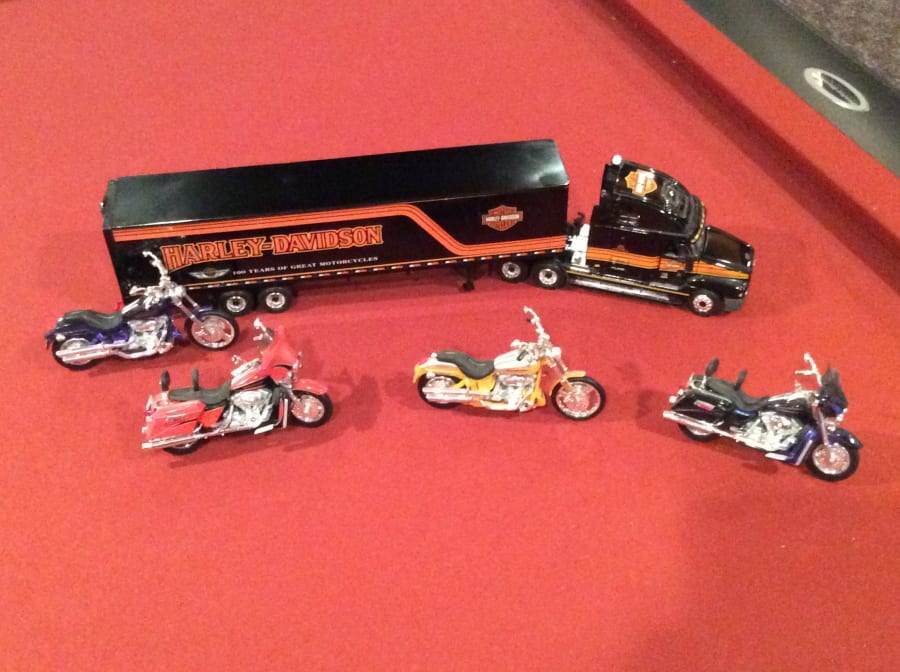 Harley-Davidson Semi With 4 Motorcycles at Las Vegas Motorcycles 2017 ...