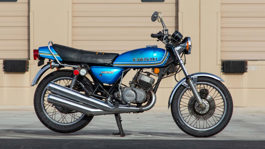 1976 Kawasaki KH250 at Las Vegas Motorcycles 2019 as T40 - Mecum Auctions
