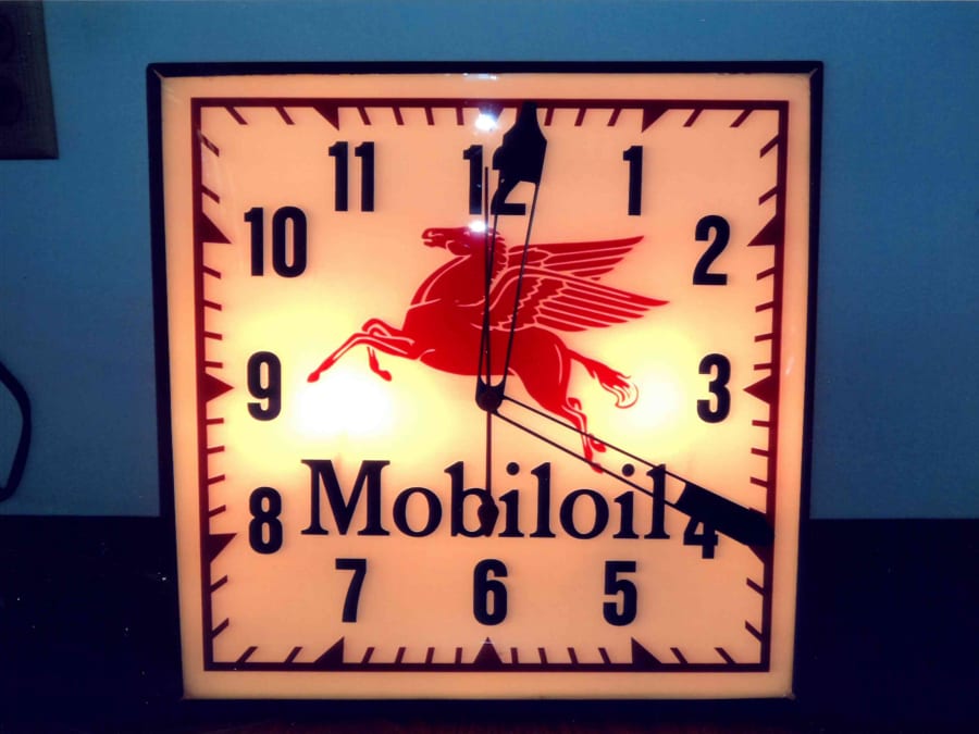 Mobil Oil Light Up Clock at St. Paul 2012 as Z137 - Mecum Auctions