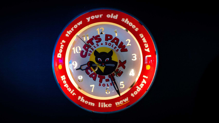 Cat's Paw Cat-Tex Soles Clock for Sale at Auction - Mecum Auctions