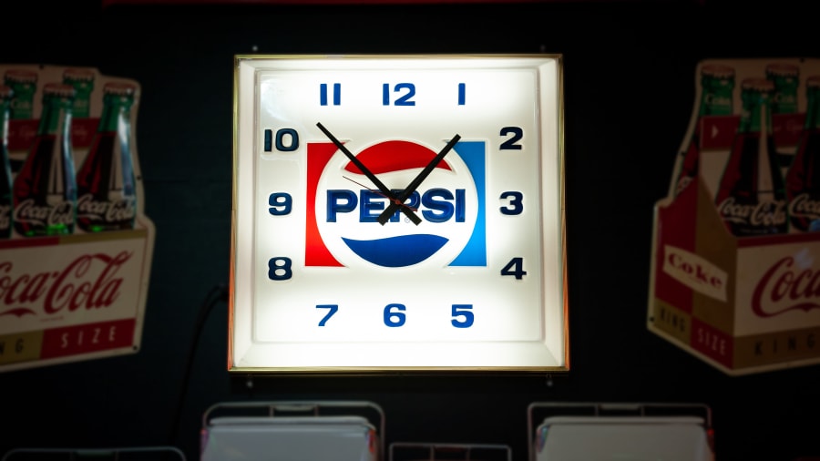 Pepsi Light-Up Clock at The Eddie Vannoy Collection 2020 as L554 ...