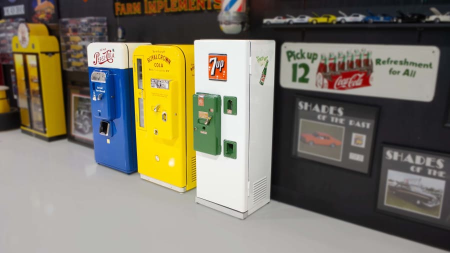 Servend Co. 7-Up Soda Machine at The Eddie Vannoy Collection 2020 as ...