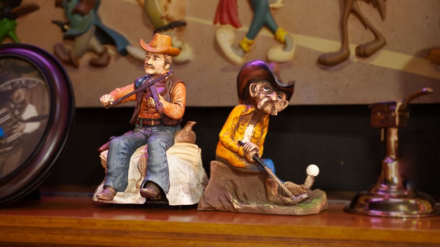 Radio And Hallmark Figurines - Lot Of 2 at The Eddie Vannoy Collection ...