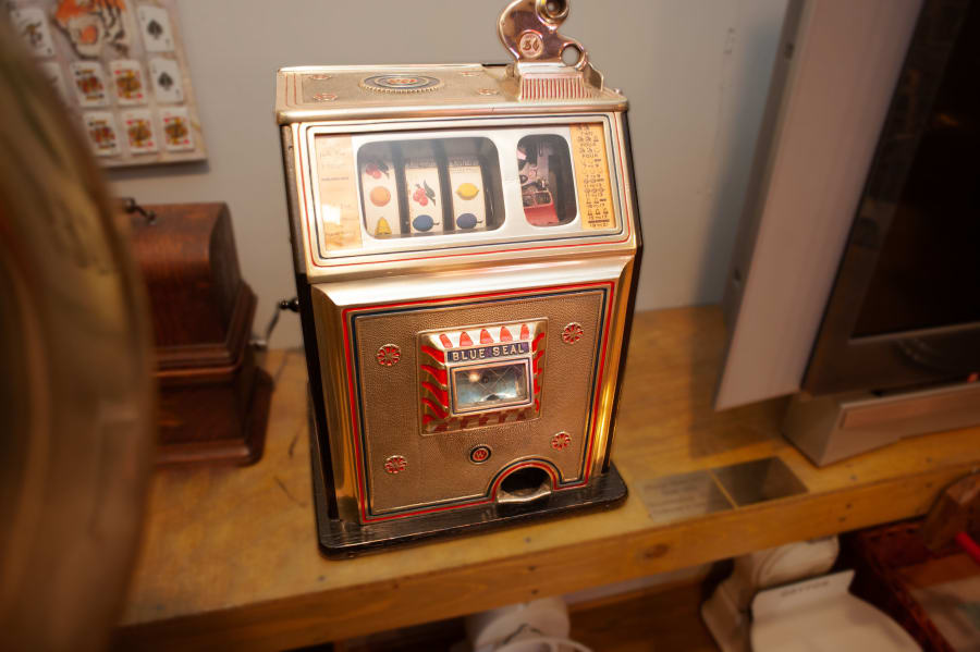 Blue Seal Nickel Slot Machine for Sale at Auction - Mecum Auctions