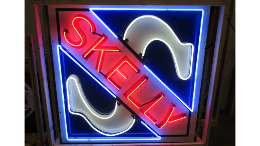 Skelly Neon Sign SSPN 66x66 for Sale at Auction - Mecum Auctions