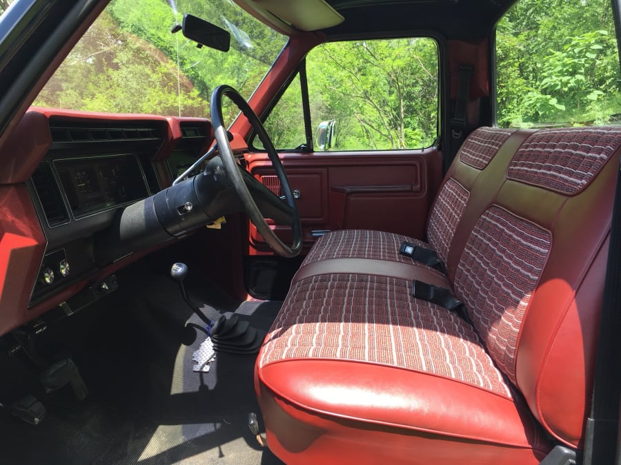 1984 Ford F150 Interior