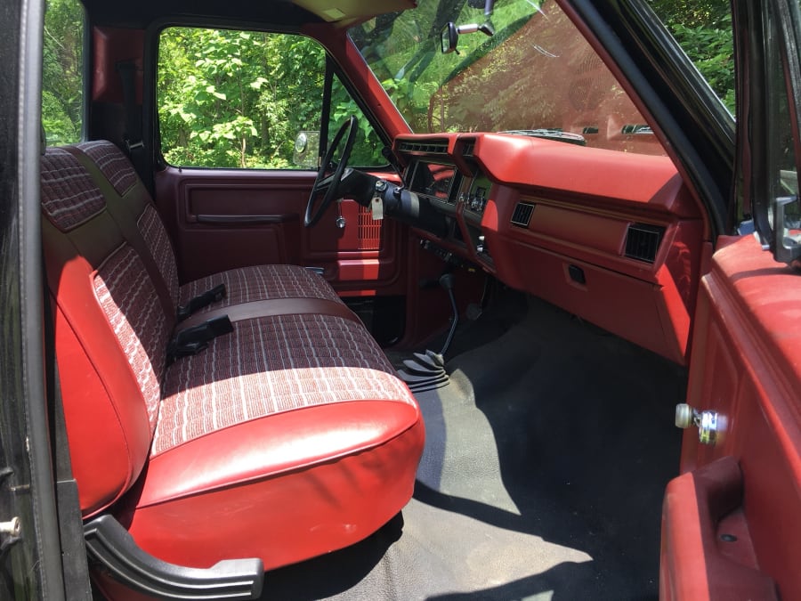 1984 Ford F150 Interior